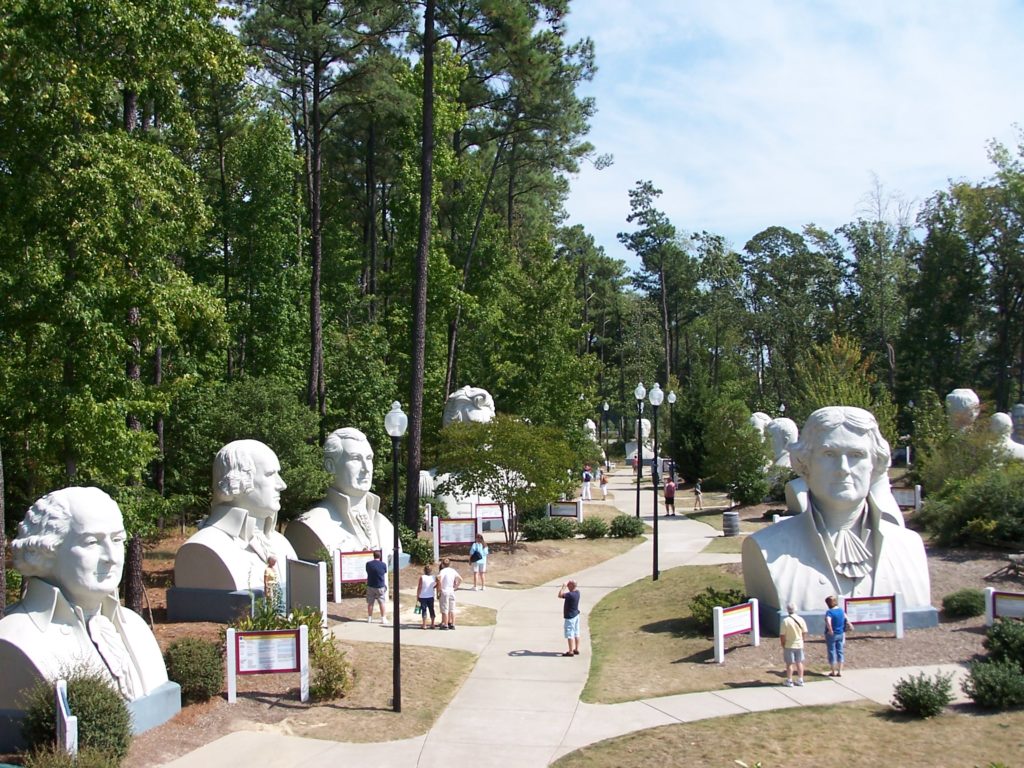 Really Big President Head Statues! - applegary.com